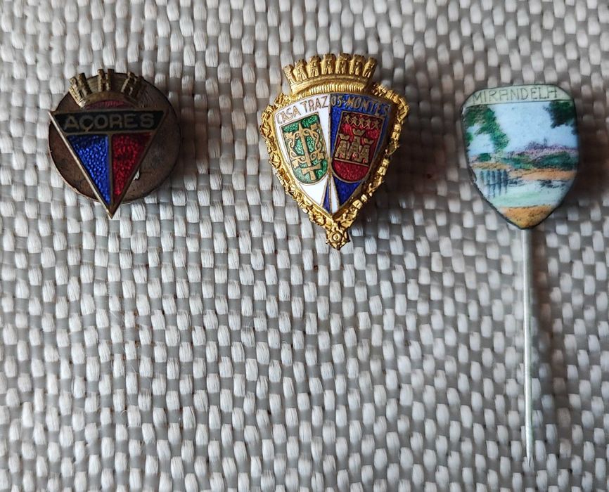 Lote de pins alfinetes muito antigos - Açores, Mirandela ... Cedofeita ...