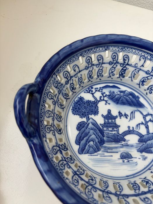 Cesta vintage chinesa em porcelana azul e branca com pegas Moscavide E ...