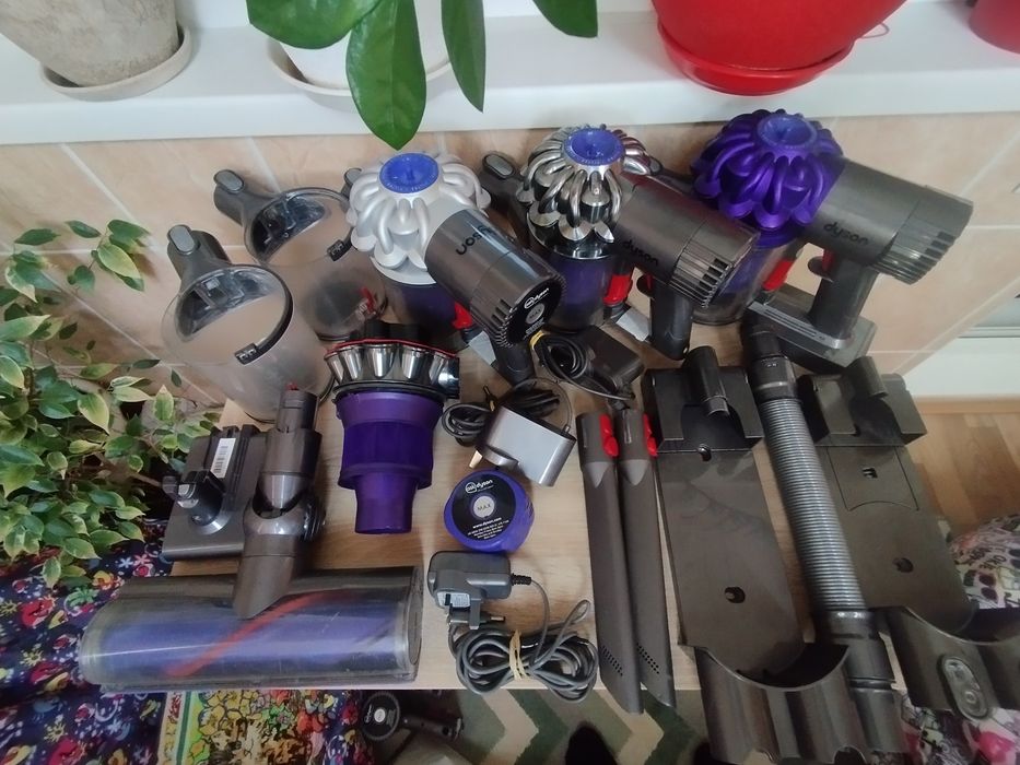Dyson v6,v7, dc49,комплектуючі: 600 грн. - Пилососи Черкаси на Olx