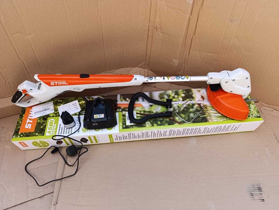 Podkaszarka akumulatorowa Stihl FSA30 aku 2.1Ah zestaw JAK NOWY 2024r ...
