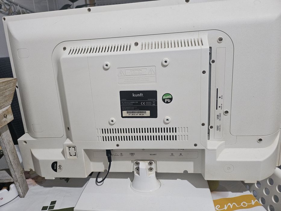 Televisão branca de 24 polegadas KUNFF Mafamude E Vilar Do Paraíso • OLX.pt