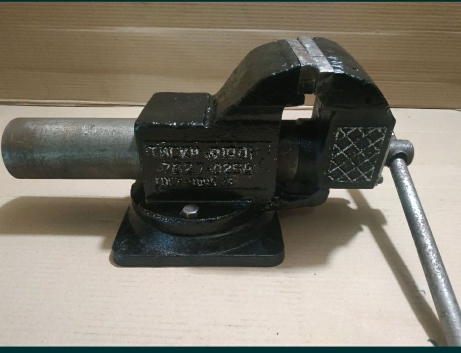 Тиски слесарные 125мм: 1 800 грн. - Ручний інструмент Харків на Olx