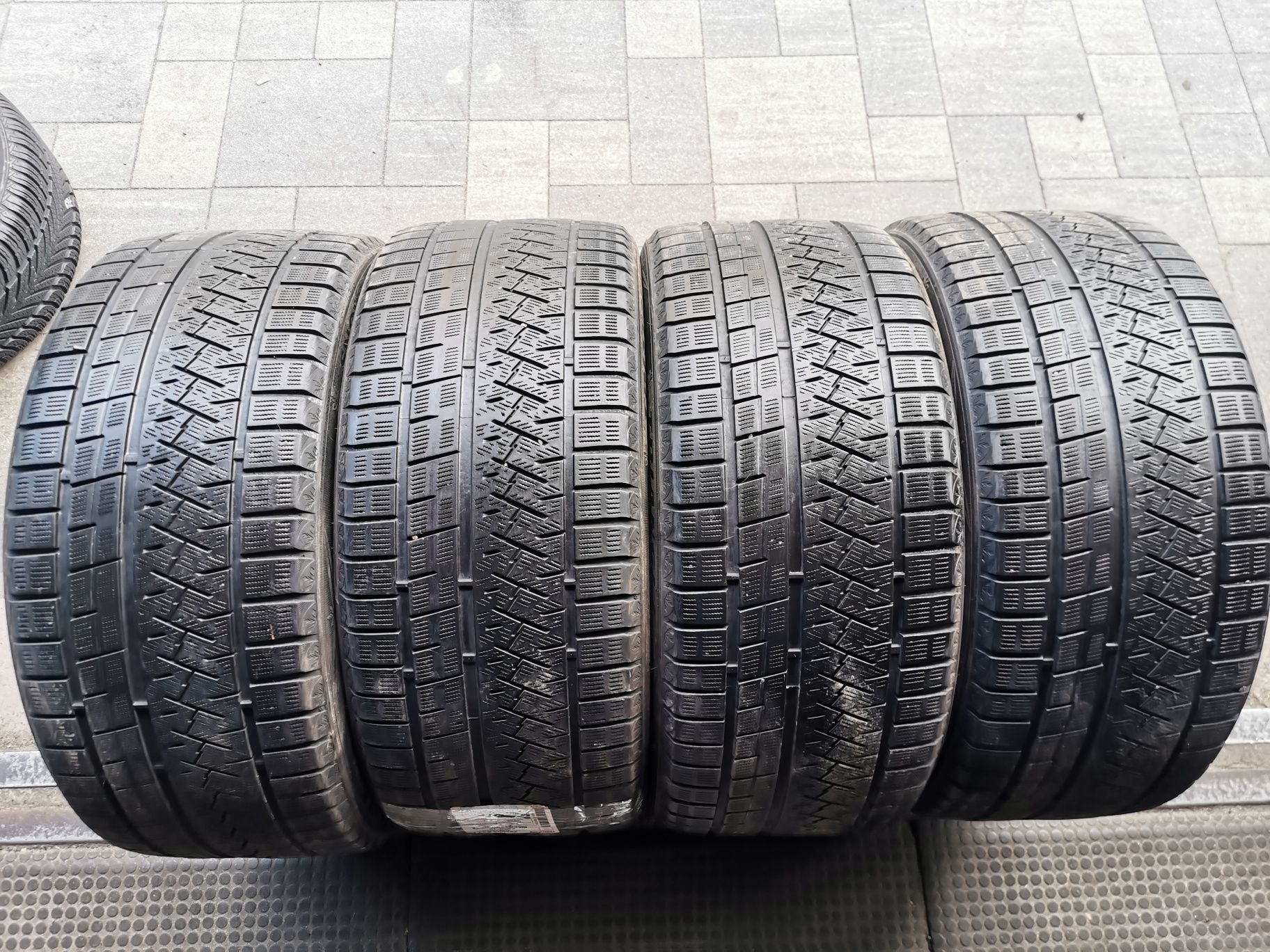 Зимняя резина 265/40 R20 Triangle: 2 200 грн. - Автошини Київ на Olx