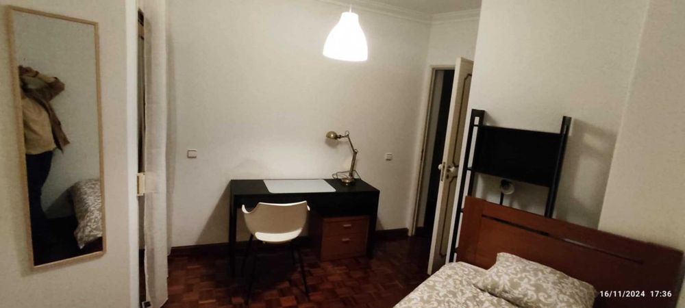 Amadora,Quartos em moradia Mina De Água • OLX.pt