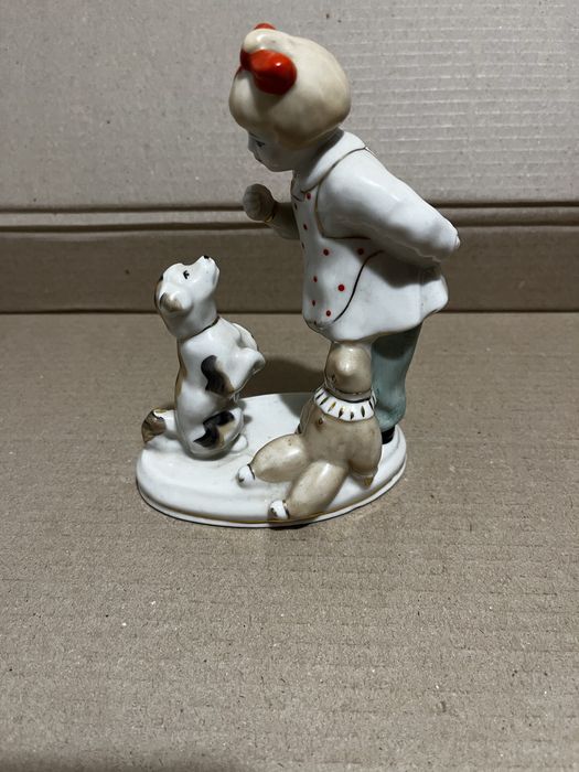 Статуетка фарфорова Дівчинка з собачкою 600 грн Колекціонування Тернопіль на Olx