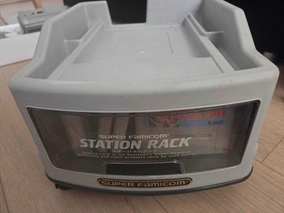 Поличка для консолі і картриджів Station Rack на Super Famicom: 1 700 ...
