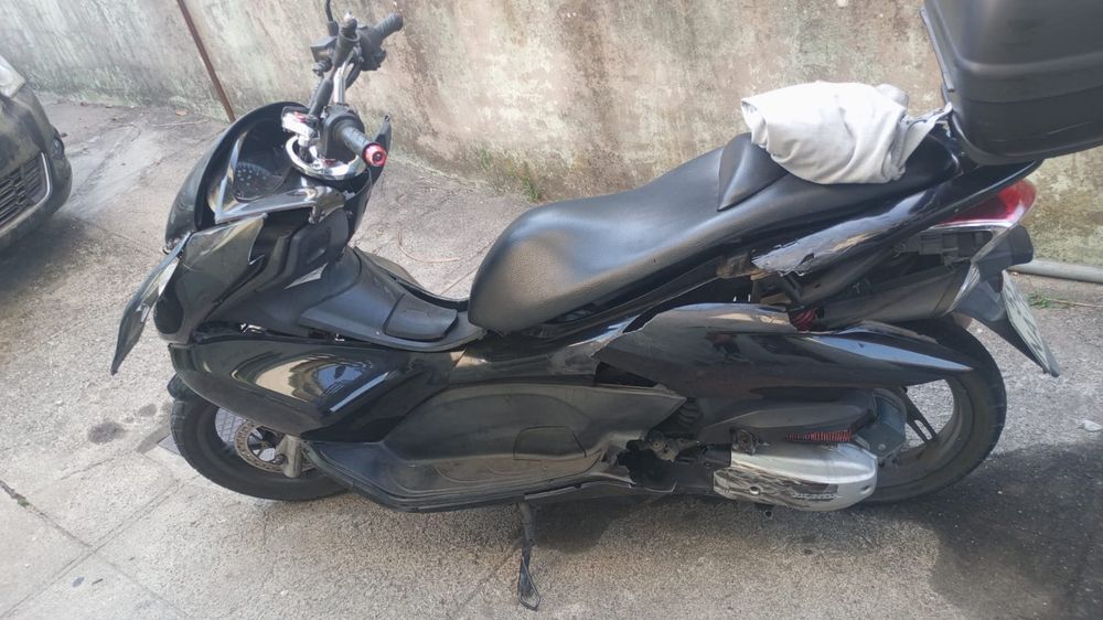 PCX 125cc 2011 Acidentada Rio Tinto • OLX.pt