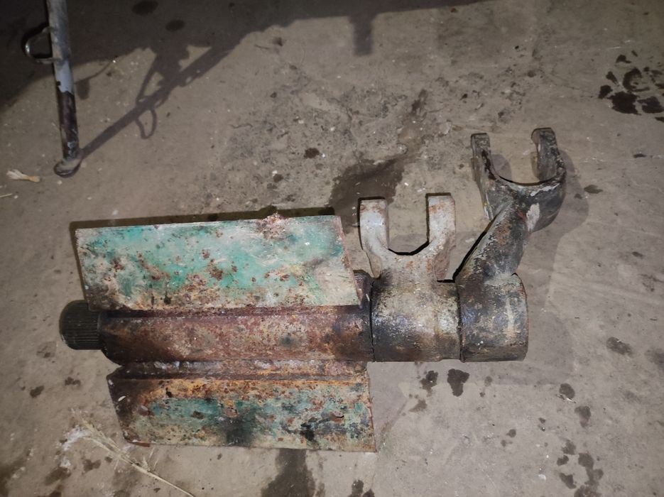 Рога навіски т25 вал на втулках для саморобного трактора: 3 500 грн ...