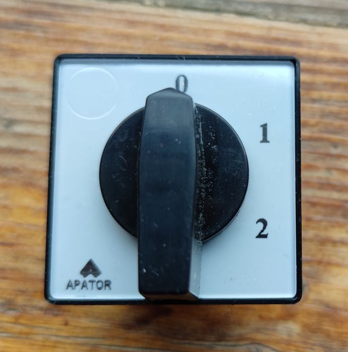 Выключатель кулачковый 0-1-2 открытого исполнения APATOR 4G10-107 U: 210 грн. - Электрика Киев ...