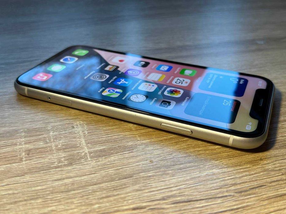 Apple iPhone XR 128GB: 3 200 грн. - Мобільні телефони / смартфони ...