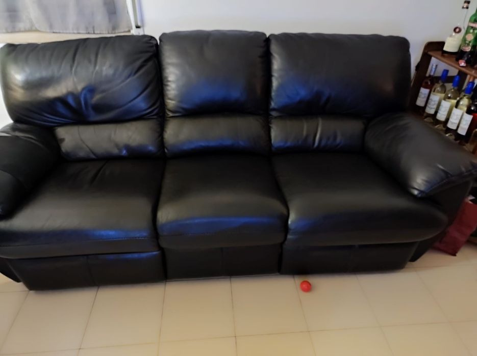 Sofá em pele preto, com relex Rio de Mouro • OLX Portugal