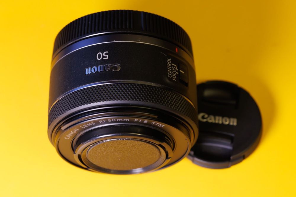 Obiektyw Canon RF 50mm f1.8 STM + extra futerał + retro dekielek ...