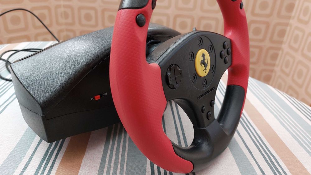 Thrustmaster Ferrari Red Legend Edition: Volante + Pedais para PC ...
