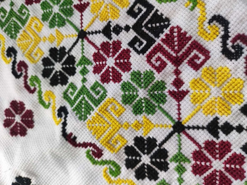 Рушник вишитий вручну хрестиком 700 грн Витвори майстрів рукоділля Київ на Olx