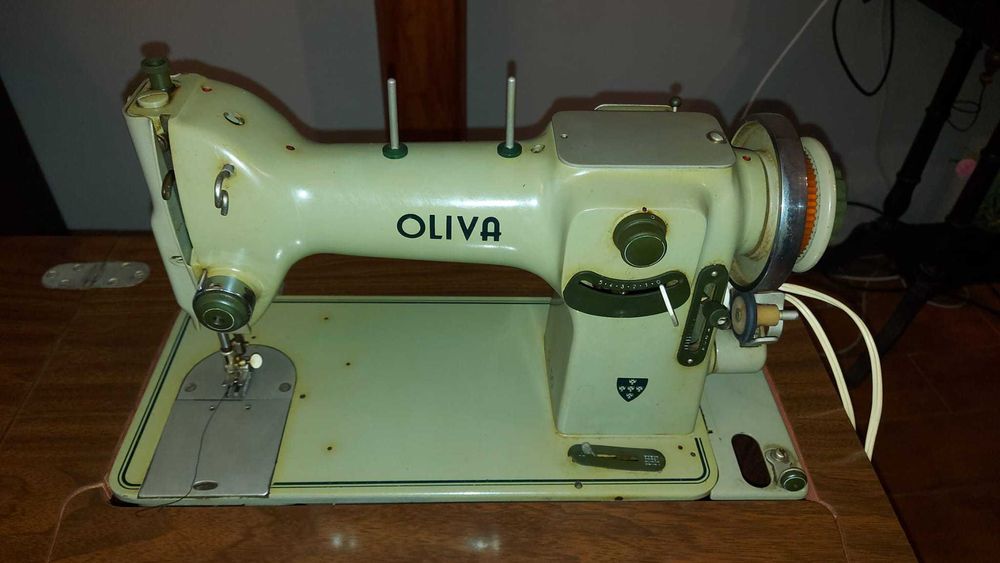 Máquina Costura Oliva CL 50 com móvel e motor/pedal elétrico Paranhos ...