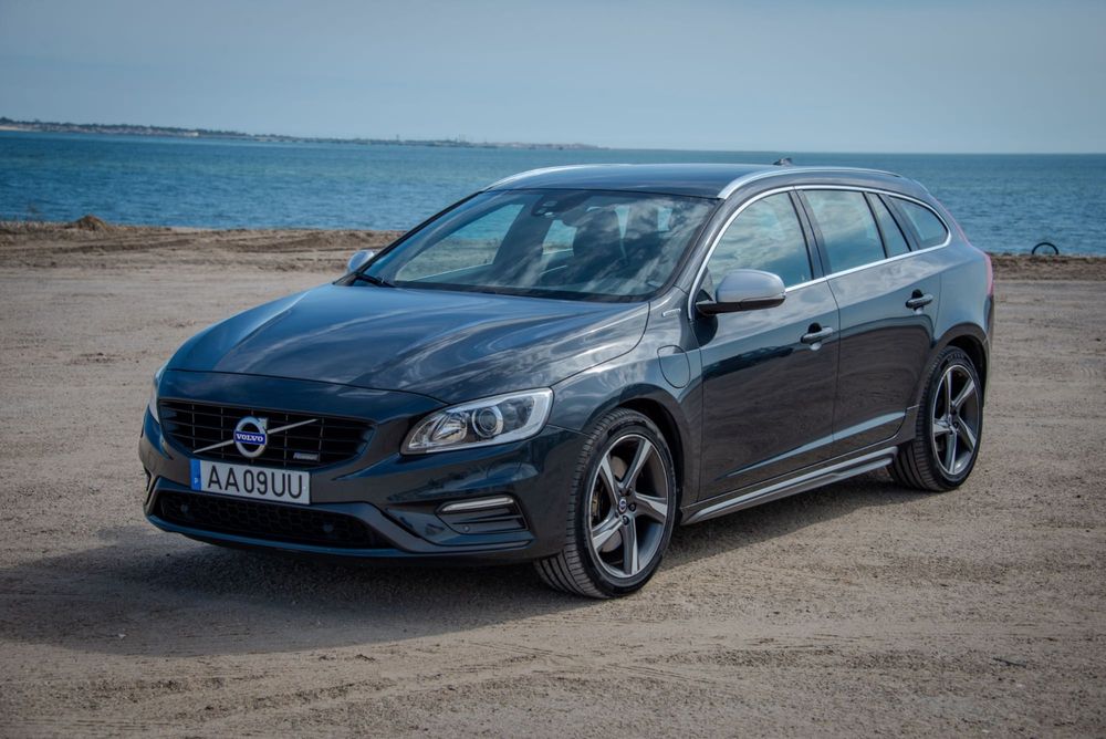 Volvo V60 2.4 D6 R-Design Mom.AWD Phev Algés, Linda-A-Velha E Cruz ...