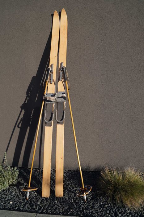 Stare narty drewniane 175 cm + kijki Pruchnik • OLX.pl