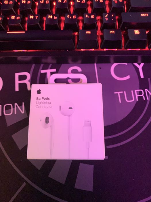 Earpods with Lightning Connector: 600 грн. - Навушники Київ на Olx