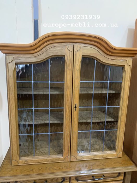 Втрина сервант креденс книжков шафа шкаф 12 000 грн Меблі для