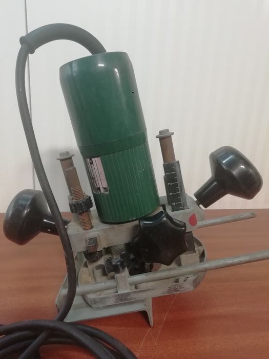 Fresadora de superfície Bosch POF50 Parque das Nações • OLX.pt