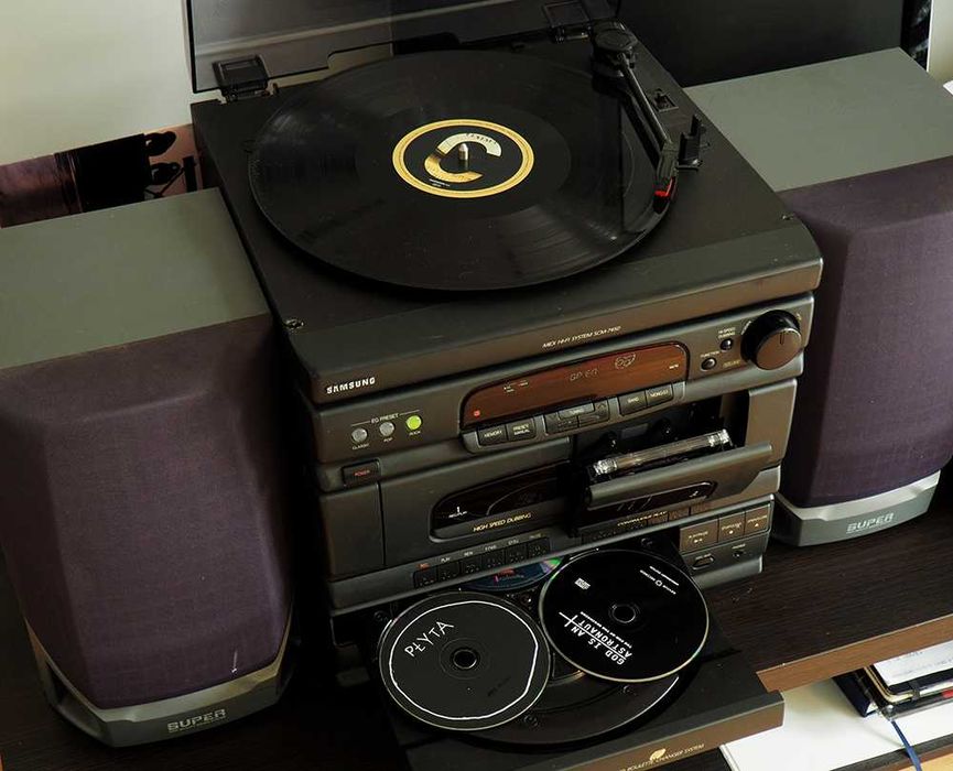 Wieża Samsung SCM 7450 – gramofon, dwie kasety, trzy płyty CD i radio ...