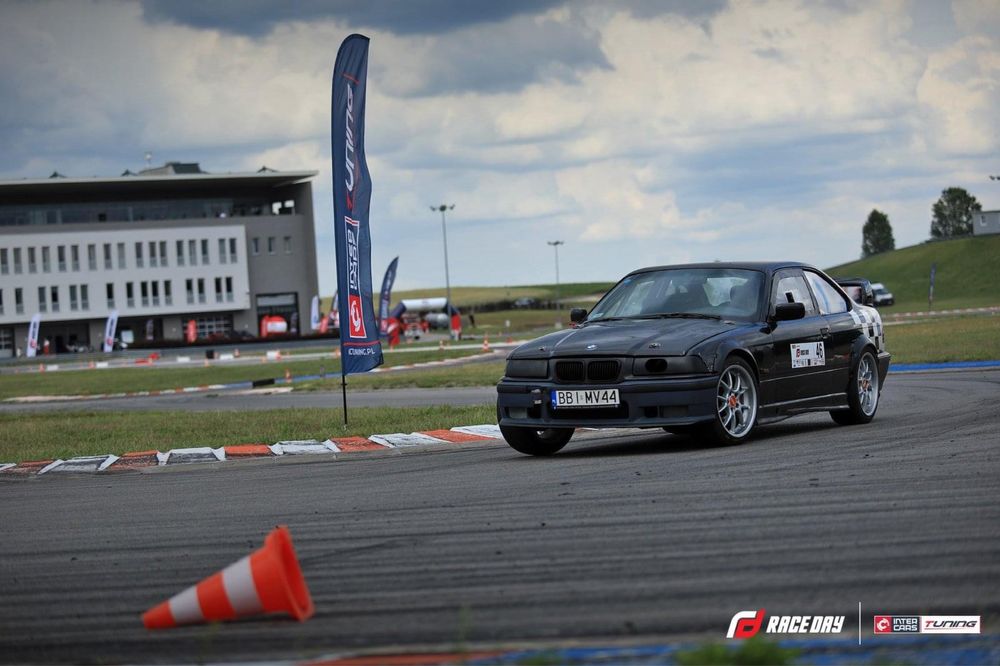 BMW E36 330i M54B30 245hp 1040 KG trackday kjs time attack Radom • OLX.pl