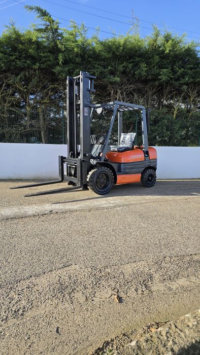 Empilhador Toyota 3000kg Gasóleo Arranhó • OLX.pt