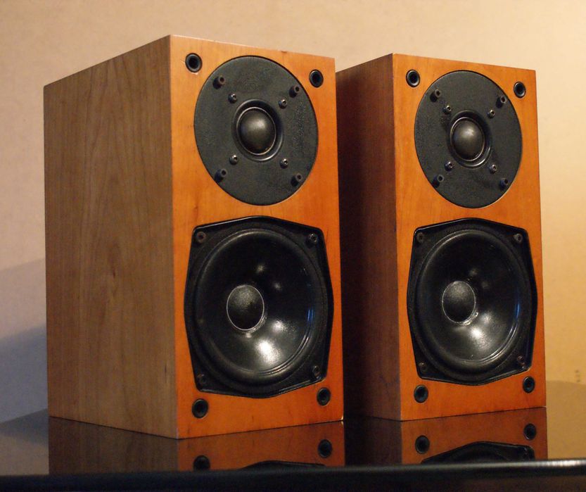 Kolumny podstawkowe AVI Neutron IV Made in England Zelczyna • OLX.pl