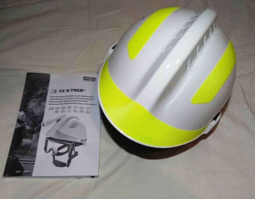 Capacete branco MSA F2 X-TREM com óculos. Bombeiro, incêndios Bragança ...