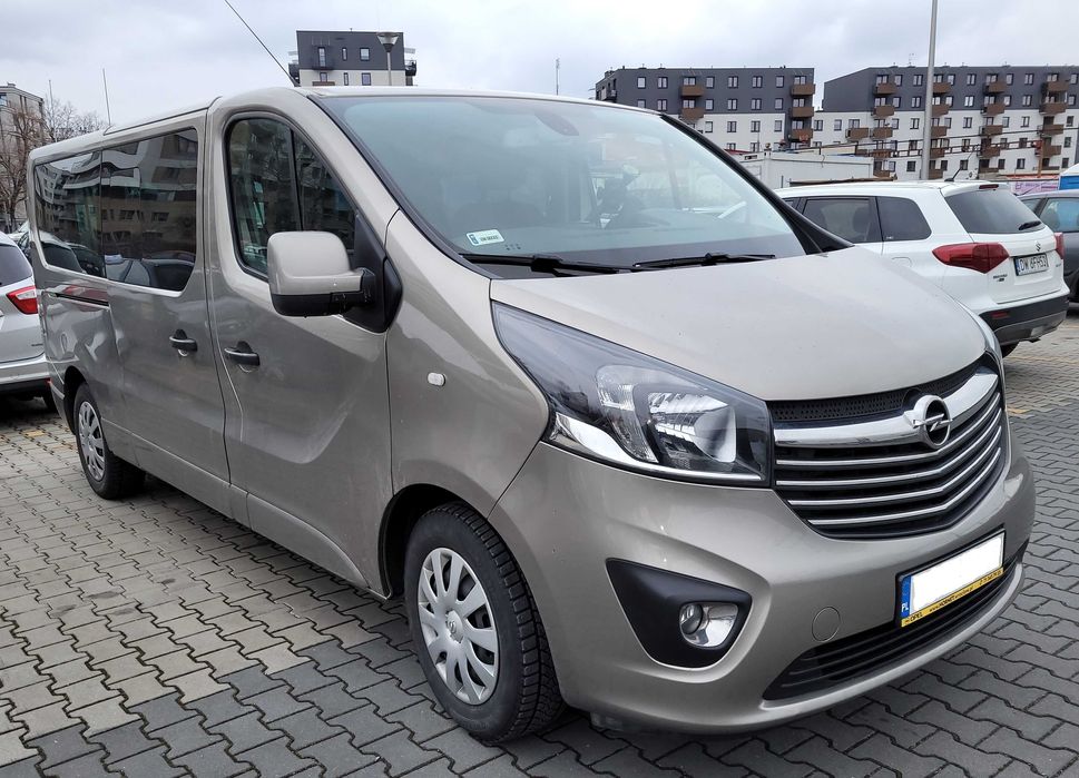 Wynajem Bus 9 osobowy Opel Vivaro Wypożyczenie Busa Wrocław Stare ...