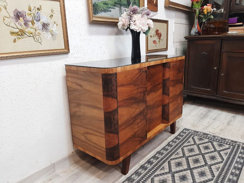 Elegancka komoda po renowacji z czarną szybą – lakobel Piotrkowice Małe ...