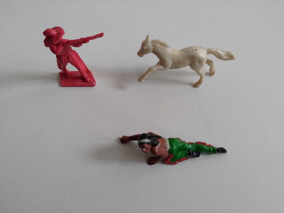 Plastikowe figurki "żołnierzyki" Linde Austria Karl May Western 4 szt ...