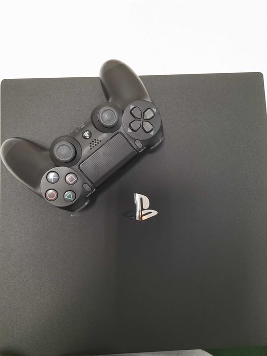 Vendo PS4 Pro 1TB com comando original Cidade Da Maia • OLX.pt