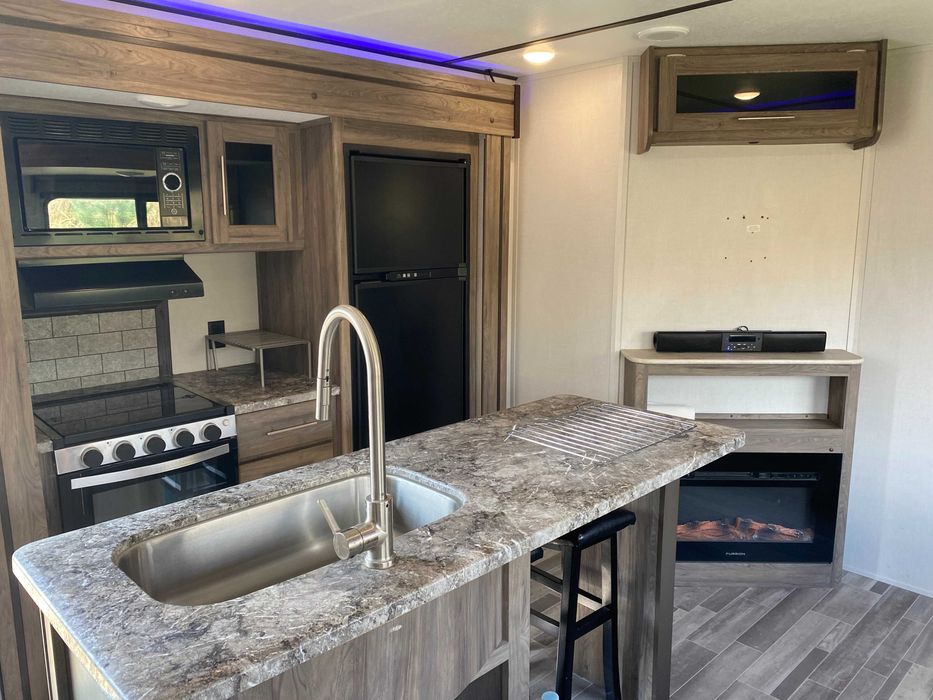 Przyczepa kempingowa Zinger 331BH 2021 Szczodrów • OLX.pl