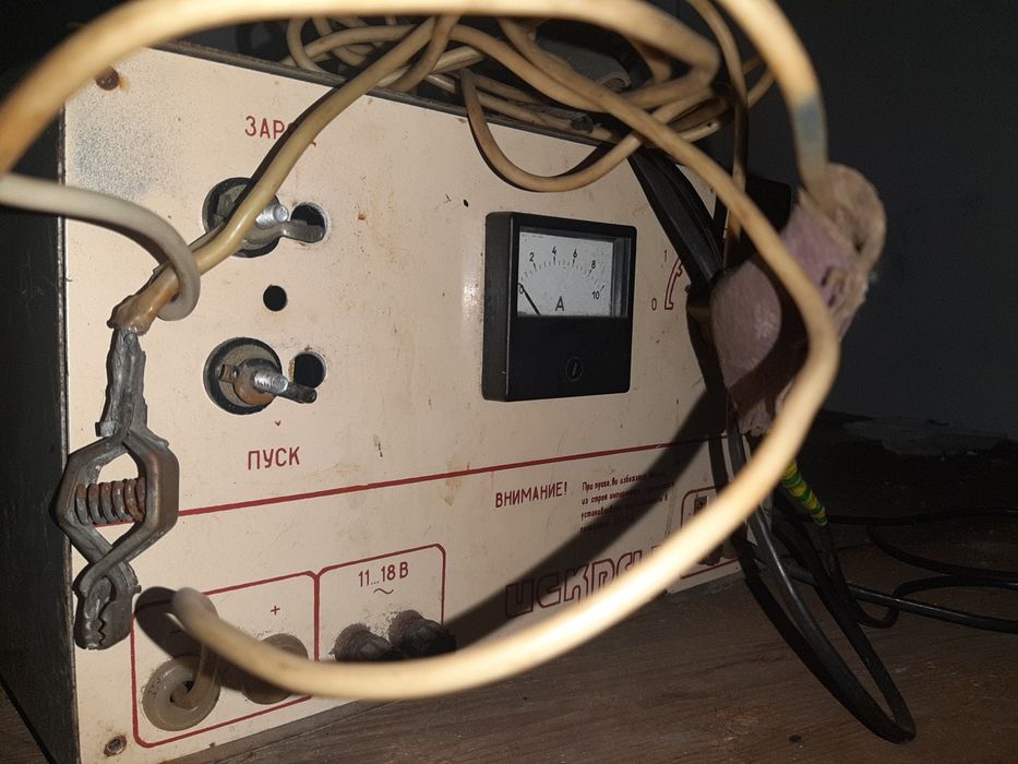 Продам пуско-зарядне Іскра: 3 300 грн. - Пускові та зарядні пристрої Київ на Olx