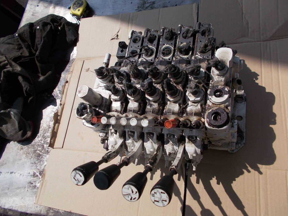 Rozdzielacz hydrauliczny PARKER L90LS 5sekcji proporcjonalny Domaradzka ...