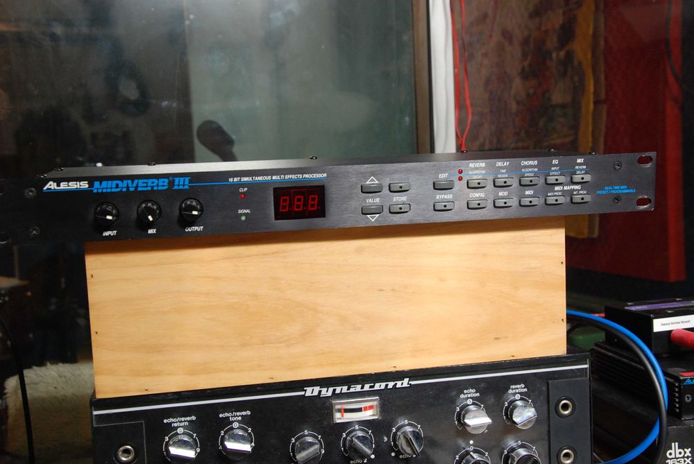 Material de estúdio - AKAI / Alesis / DBX / Monacor/ Simms Watts Campo ...