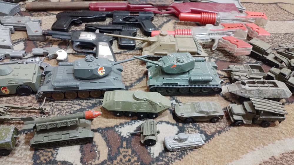 Разные детские игрушки ссср пистолеты автоматы ружья военая техника ...