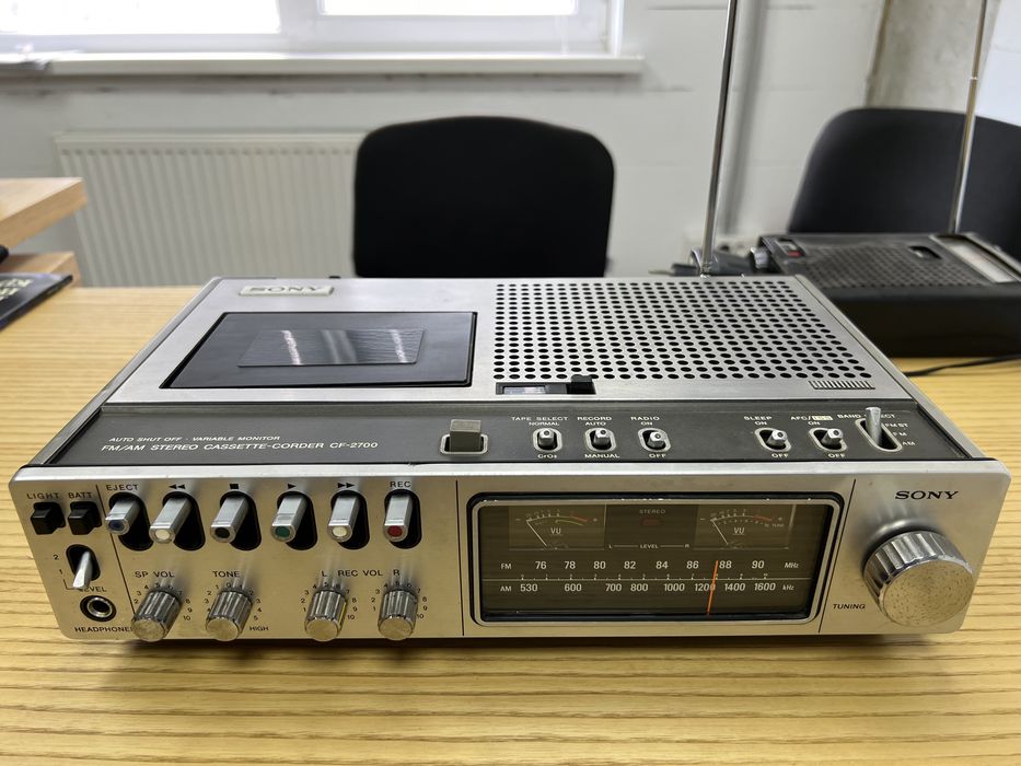 1973 год. SONY CF 2700 FM/AM stereo cassette corder: 10 500 грн ...