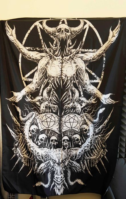 Devil Evil Tapeçaria pano . 100X150cm. Mafamude E Vilar Do Paraíso • OLX.pt
