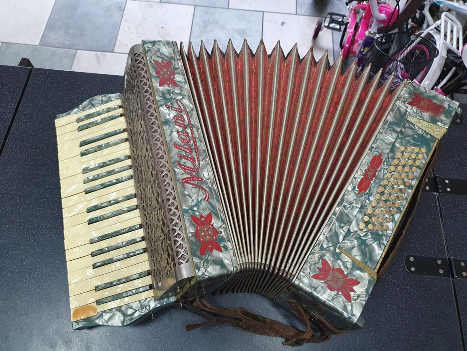 Akordeon Milani 48 basów Włocławek • OLX.pl