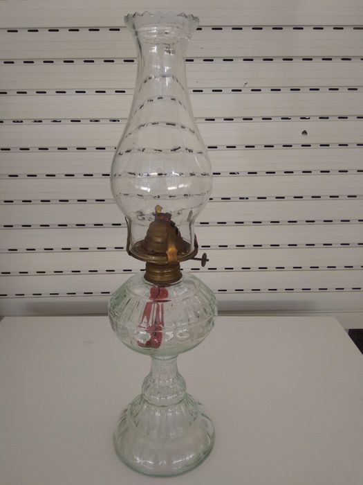 Candeeiro a Petróleo Antigo em Vidro Alvalade • OLX.pt