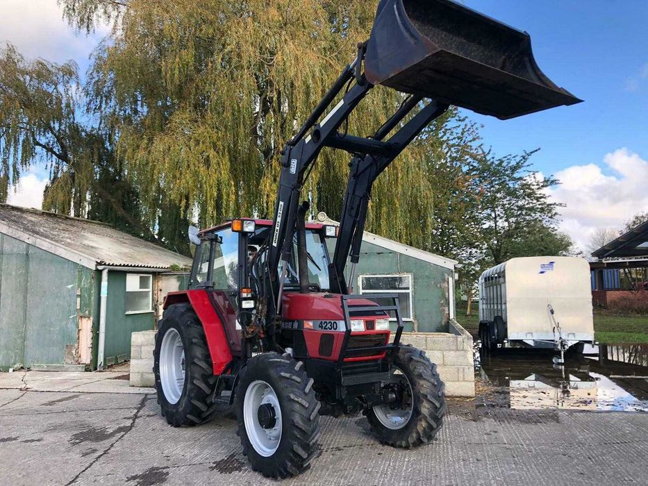 1996 Case 4230 4x4 tractor Oliveira do Douro • OLX.pt