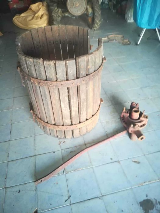 Prensa para uvas Bonfim • OLX Portugal