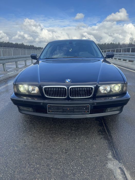 Bmw e38 3,5 v8 bardzo zadbany egzemplarz Bralin Lipnik • OLX.pl