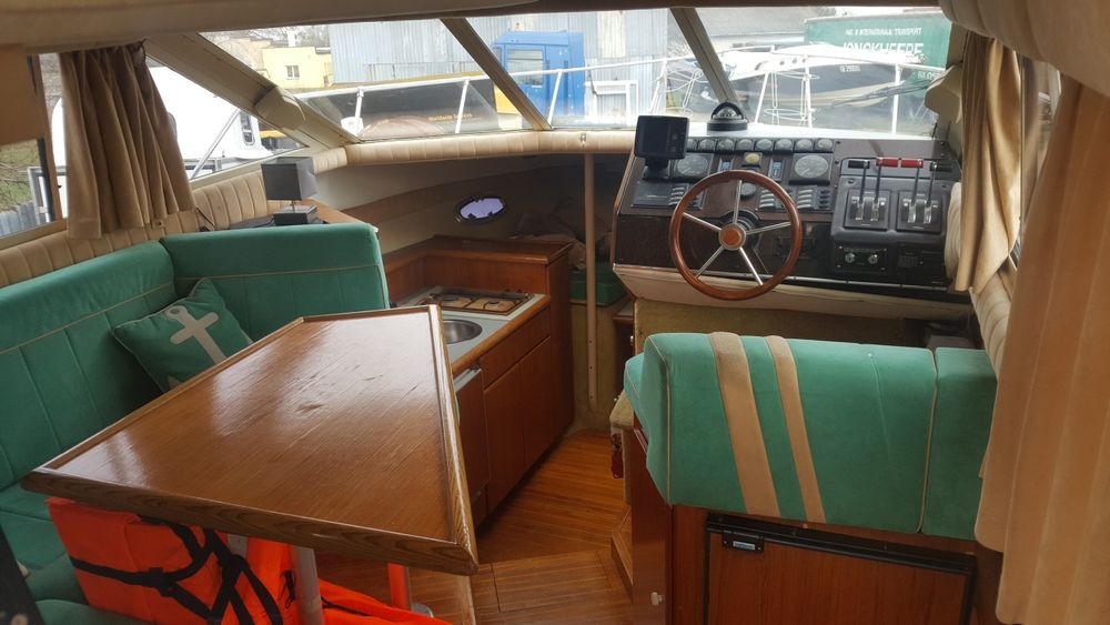 Jacht motorowy Bayliner 3058 fly houseboat 11m Okazja Nowy Dwór ...