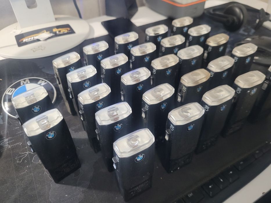 Latarka w schowek BMW e38 e39 e46 e60 e53 e90 e83 świeci jak nowa Leszno • OLX.pl