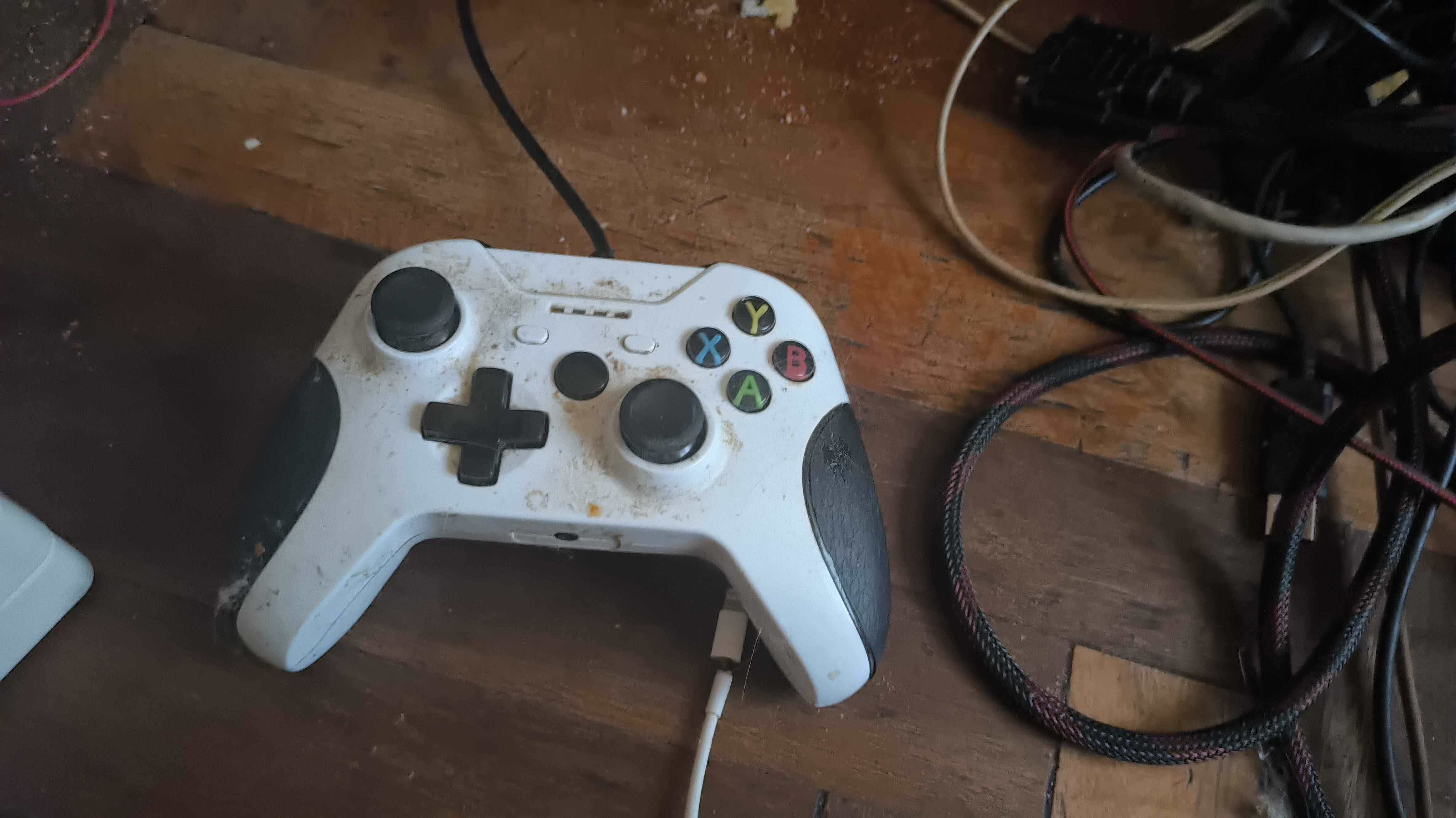 Два проводных геймпада один с Xbox one второй 360: 500 грн. - Приставки ...