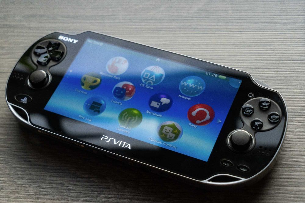SONY PS VITA 128Gb OLED PSP + 5 картриджей + блок питания + кейс: 5 900 ...