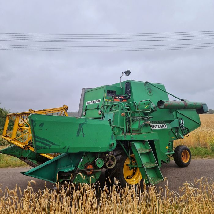 Kombajn zbożowy BM VOLVO S830 Mława • OLX.pl